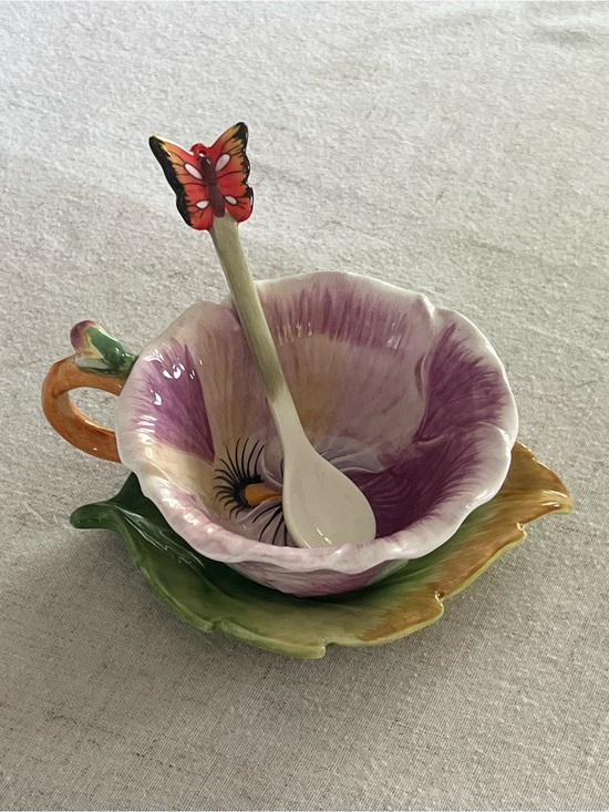Kitchen | Vintagestyle Pansy Floral Tea Cup Leaf Saucer And Butterfly ...